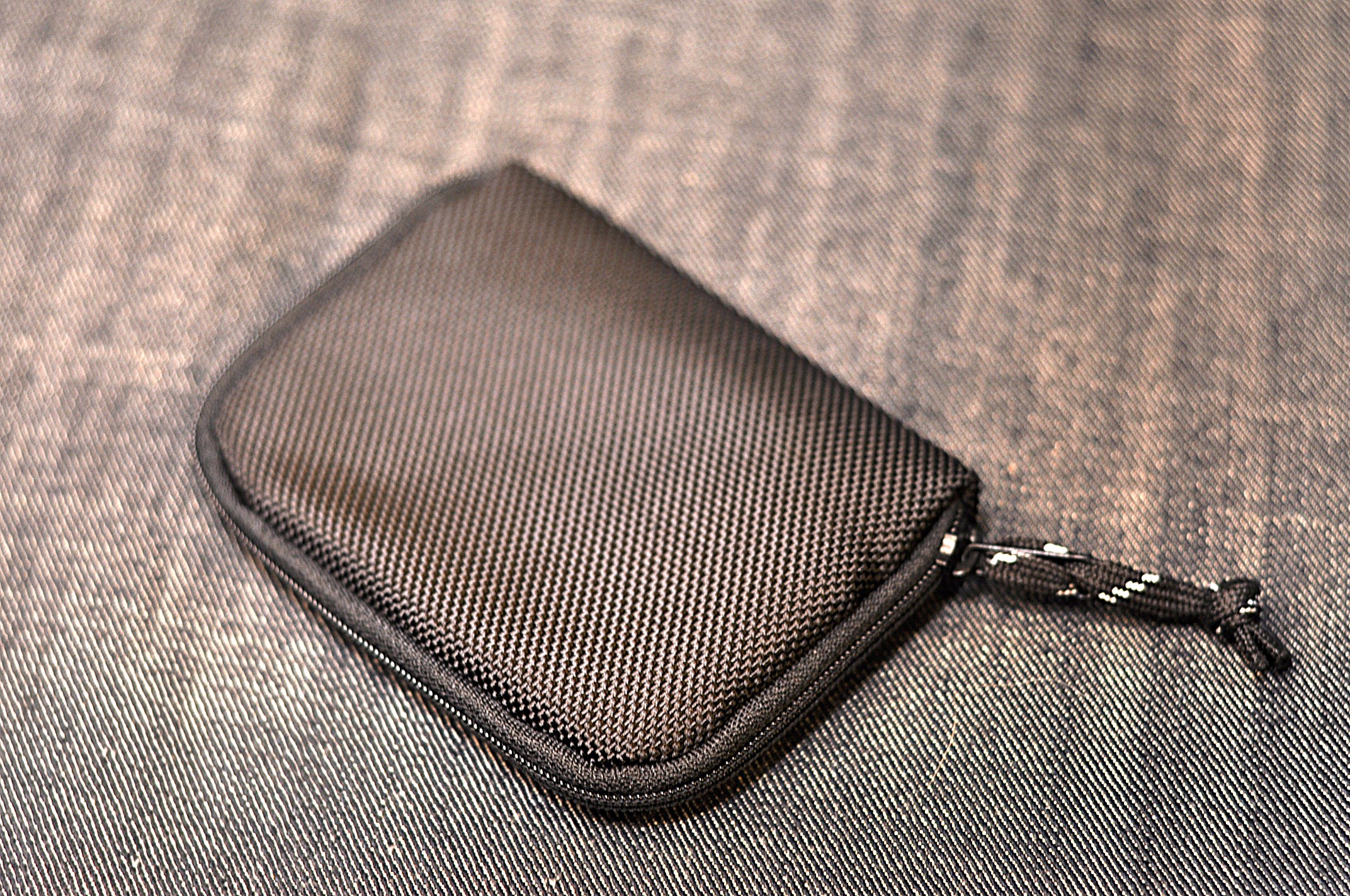 ミニマリストにぴったり！TNTOR超薄型2500mAhモバイルバッテリーとセリアのケースのレビュー | あすなみブログ